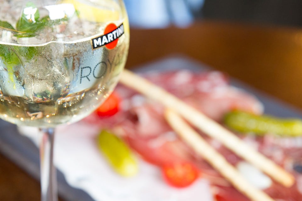 Un apéritif à l'italienne avec MARTINI ? - Les Confettis