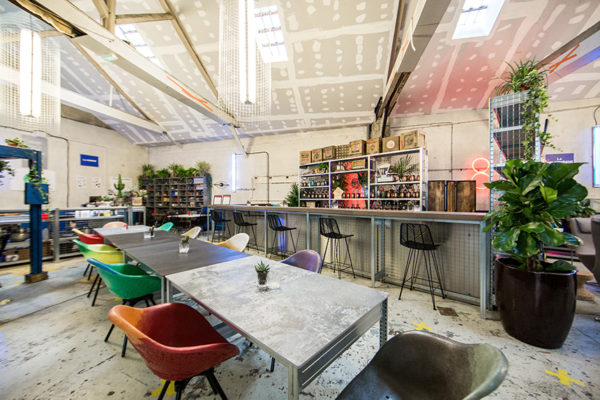 Vite, Alfred vous attend dans le garage ! - Les Confettis